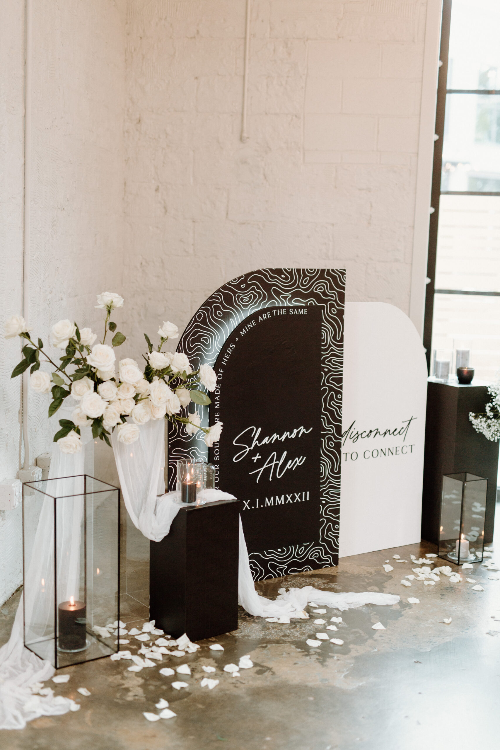 Shannon & Alex: Modern, Chic, Moody | seededevents.com