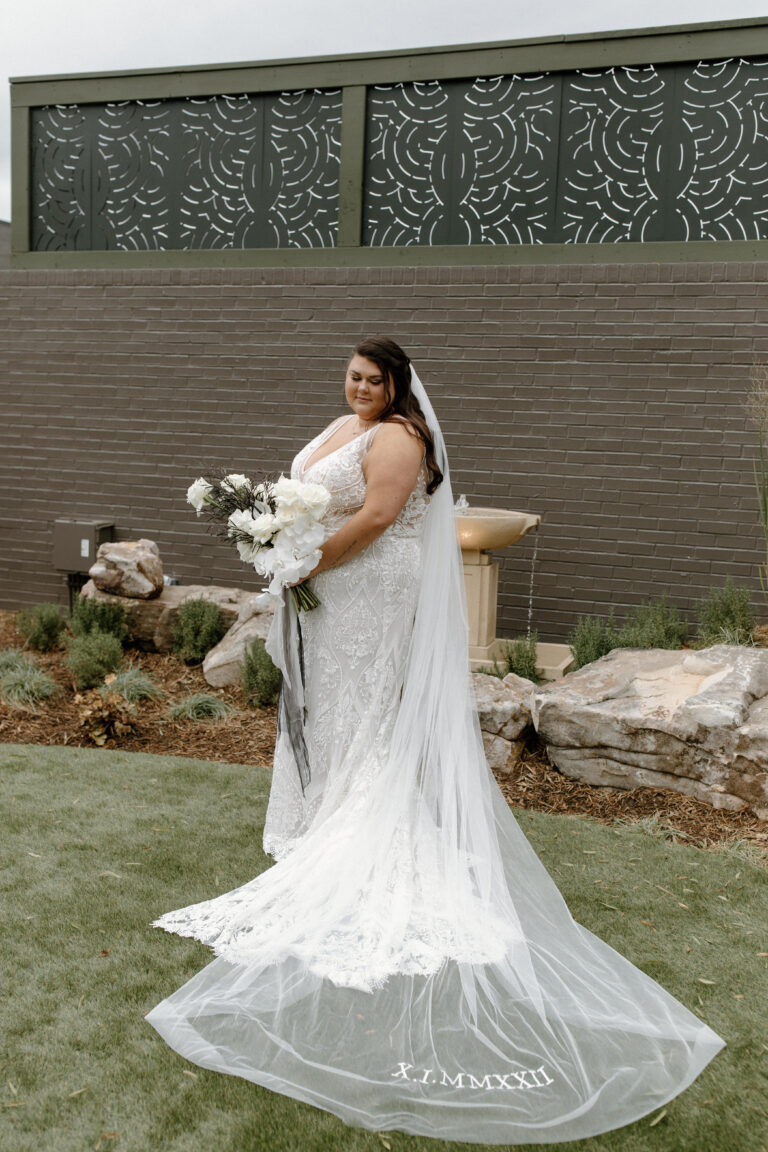 Shannon & Alex: Modern, Chic, Moody | seededevents.com