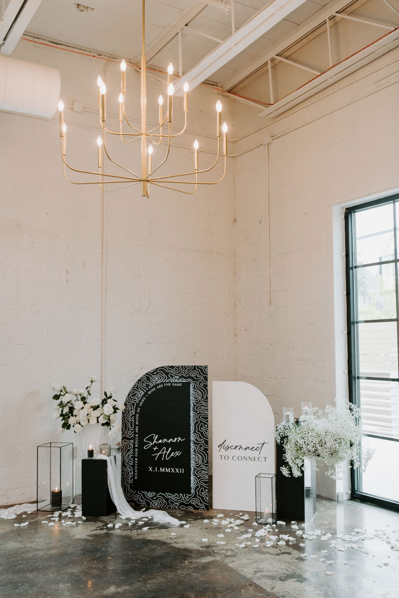 Shannon & Alex: Modern, Chic, Moody | seededevents.com
