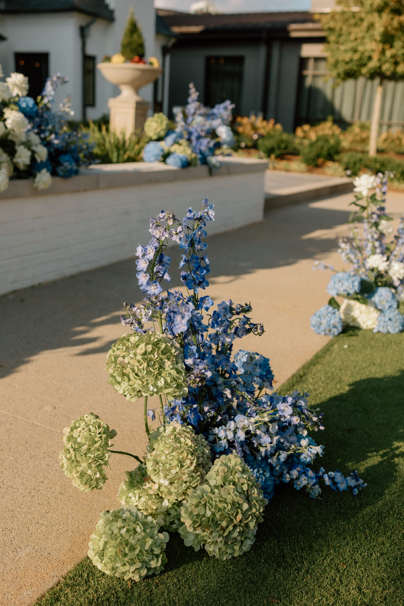 A Modern and Minimal Ceremony at Hotel Hartness | Courtney + Nick ...