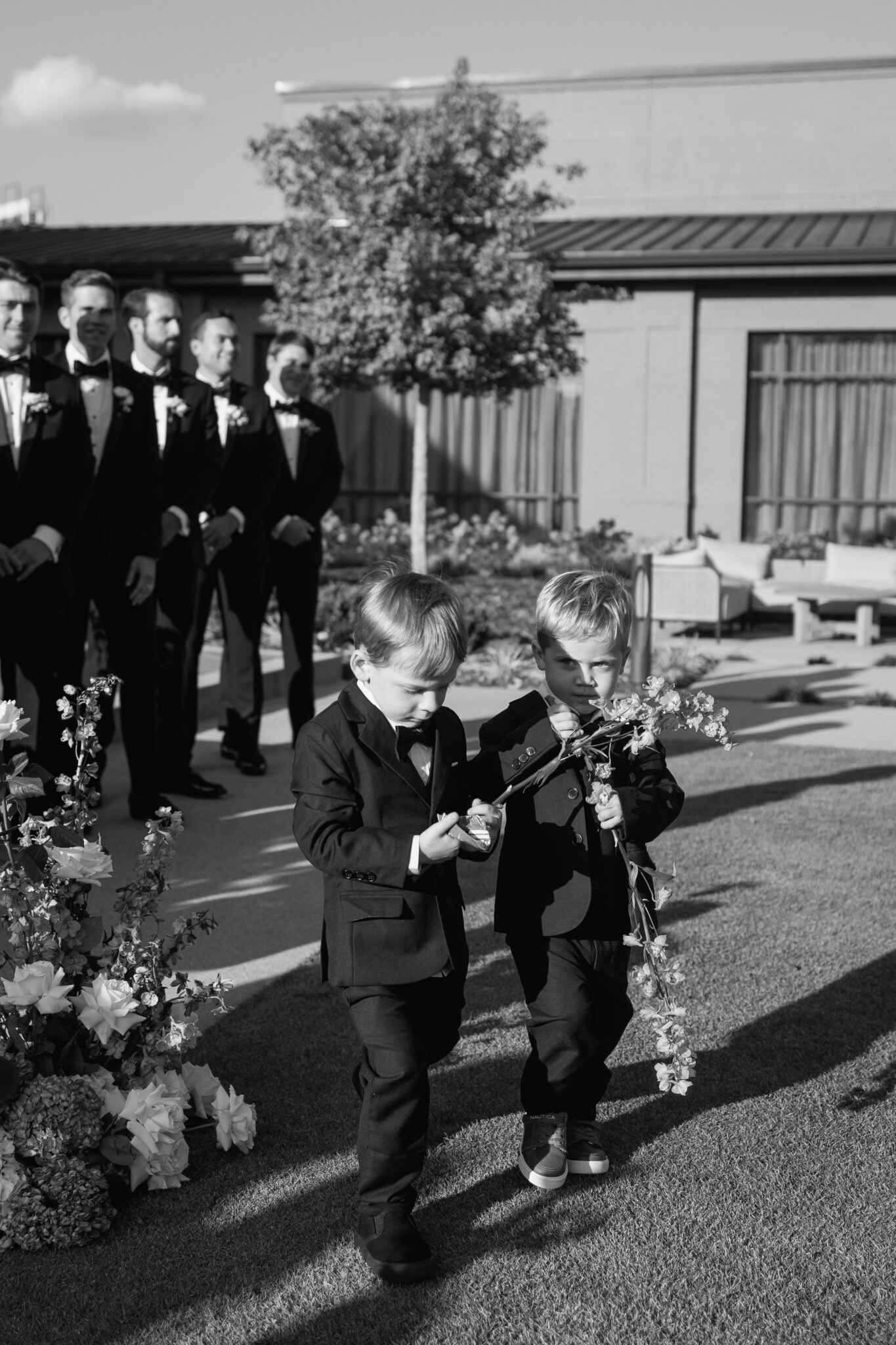 A Modern and Minimal Ceremony at Hotel Hartness | Courtney + Nick ...