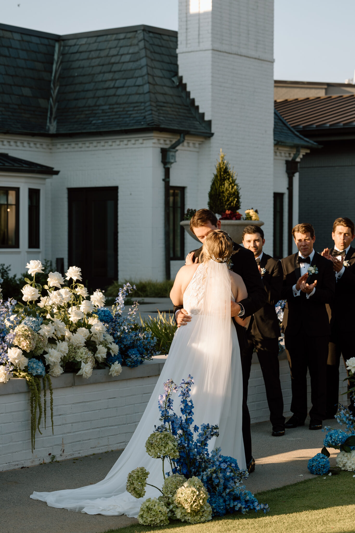 A Modern and Minimal Ceremony at Hotel Hartness | Courtney + Nick ...