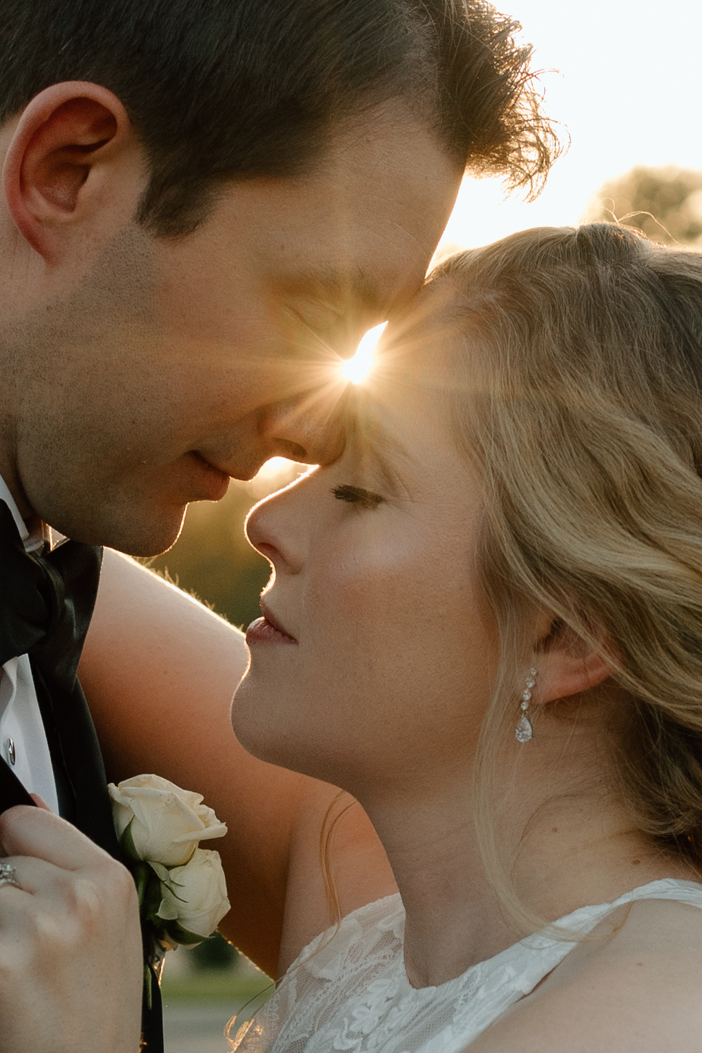 A Modern and Minimal Ceremony at Hotel Hartness | Courtney + Nick ...
