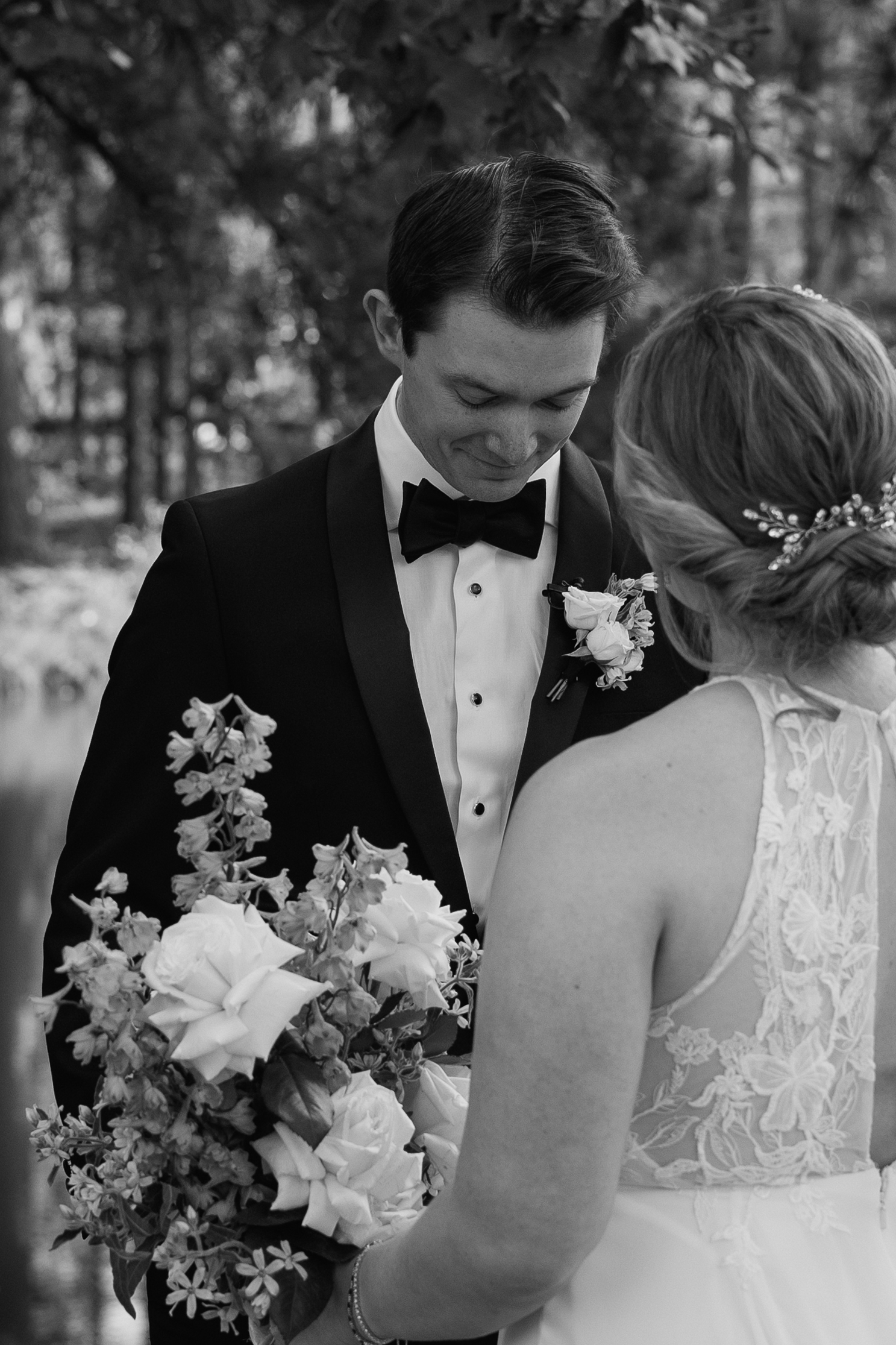 A Modern and Minimal Ceremony at Hotel Hartness | Courtney + Nick ...